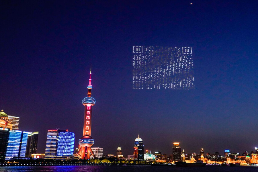1,500 drones form a giant QR code in Shangai's sky to promote a video game